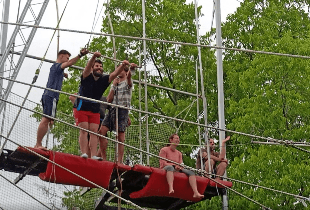 After-Work Flying-Trapeze - CNM Process, specialist in the transformation of flexible materials.